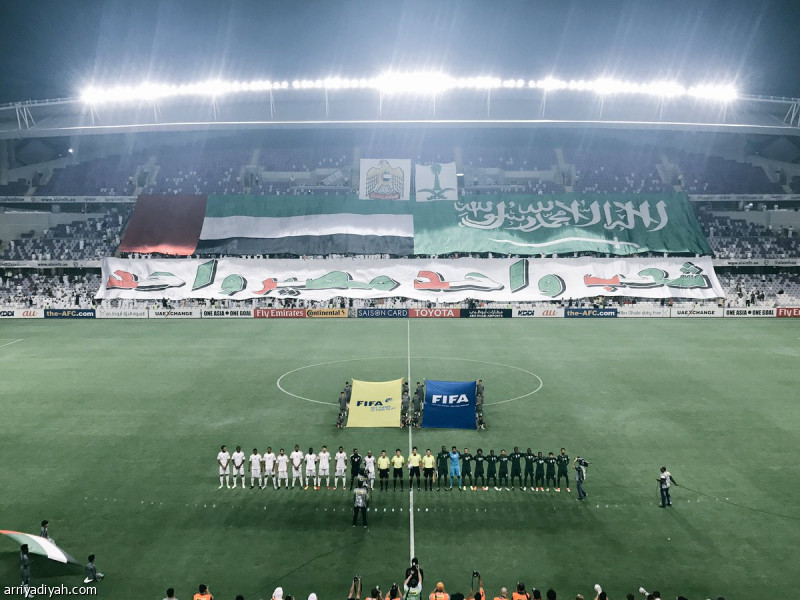 الاتحادان السعودي والإماراتي يتبادلان الدروع التذكارية | صحيفة الرياضية